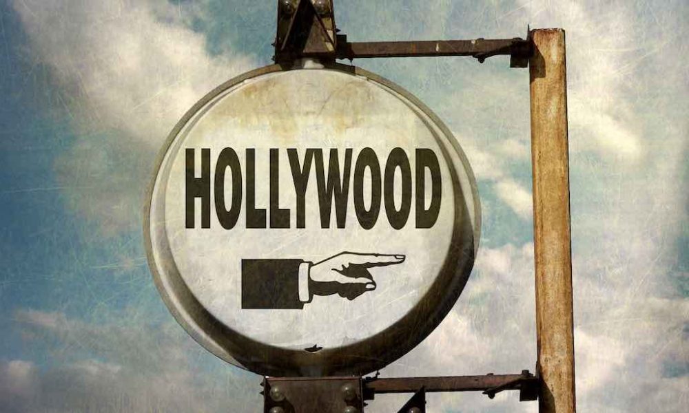 Jennifer Lopez signs a global recording and publishing agreement with ...