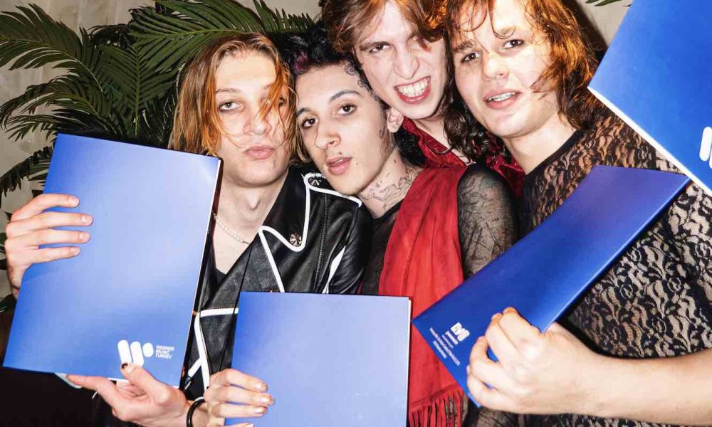 Warner Music has signed Turkish band Mavi to a worldwide recording ...
