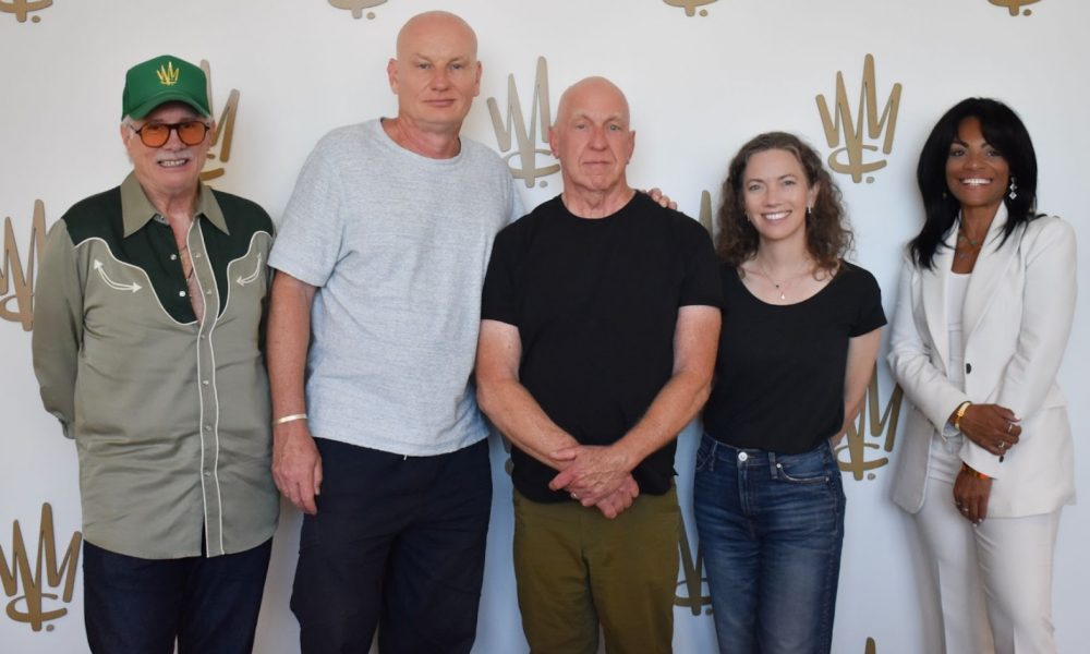Bernie Leadon signs global publishing deal with Warner Chappell Music ...